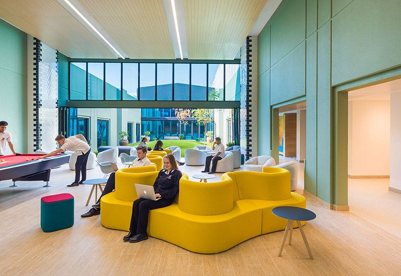 Dubai English Speaking College, Academic City Road, AL Aweer, Emiratos ...